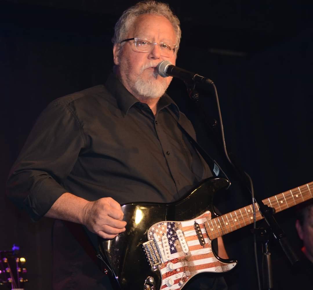 Max T. Barnes – On The Right TRAX