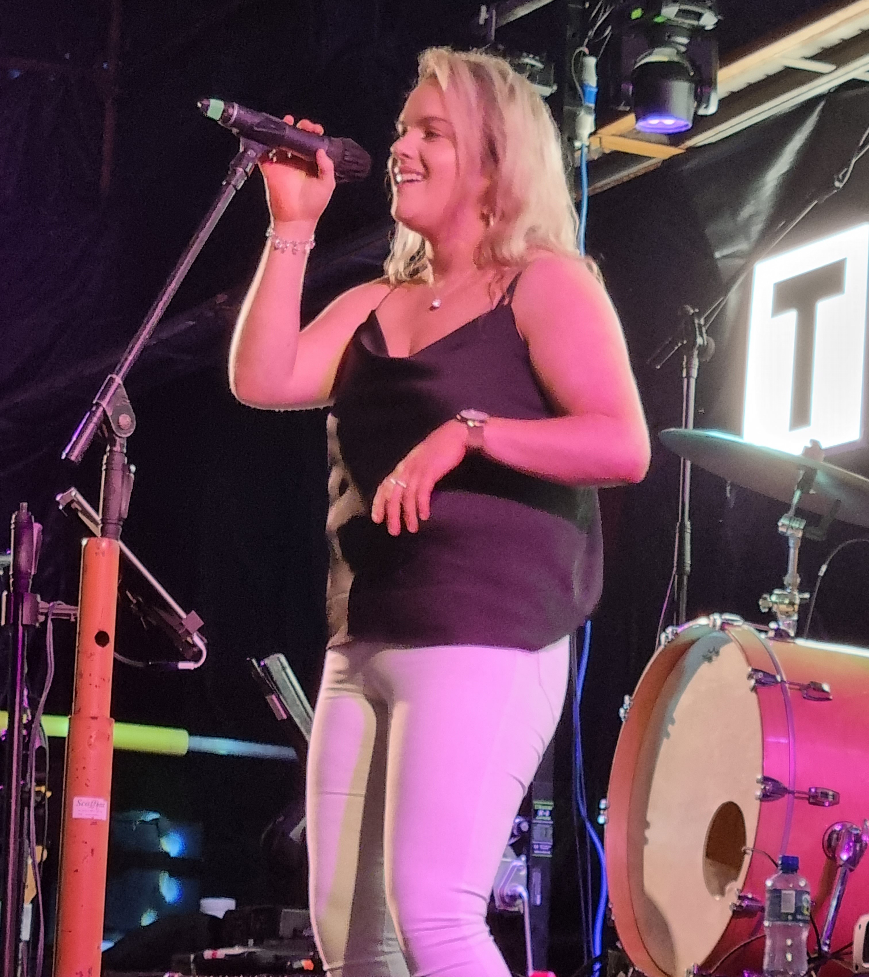 Emma Donohue – On The Right TRAX