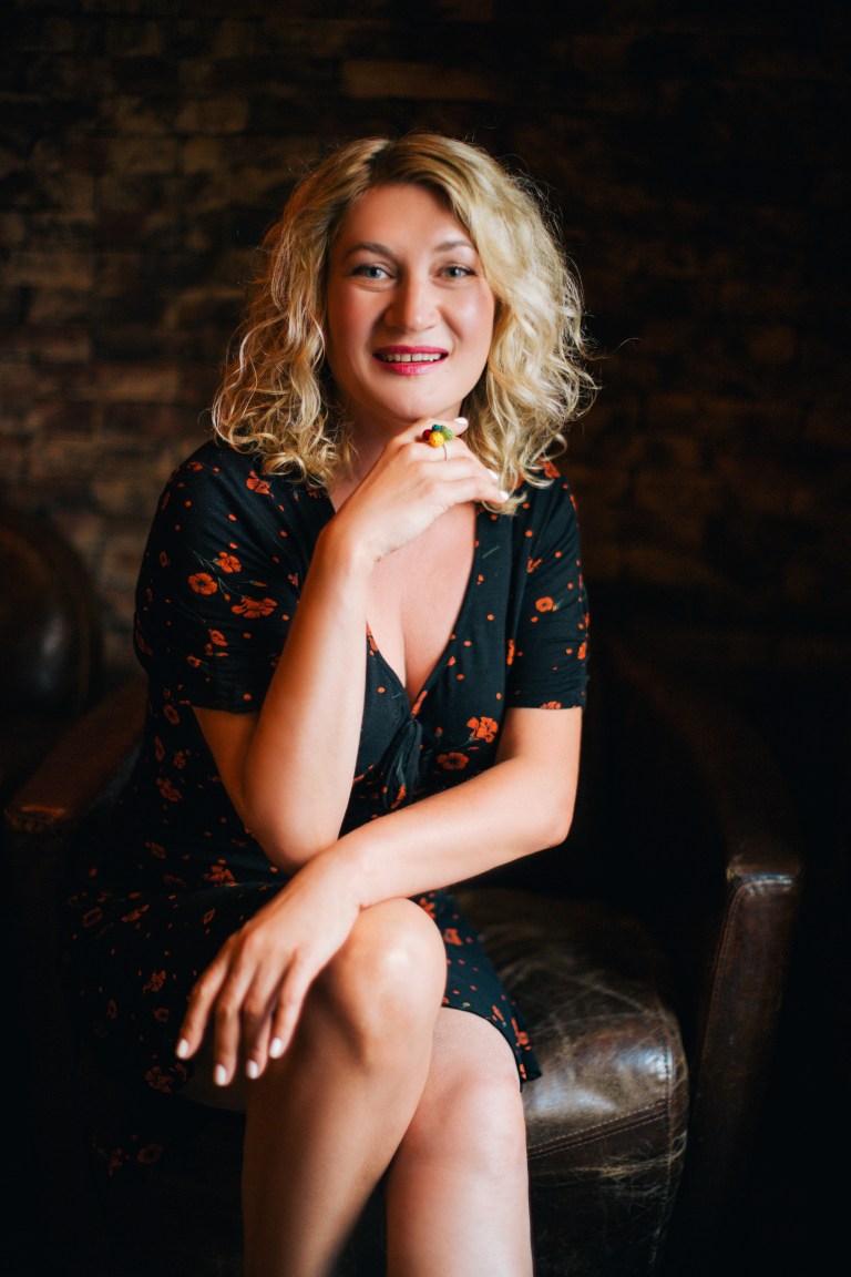 Larissa Tormey – On The Right TRAX