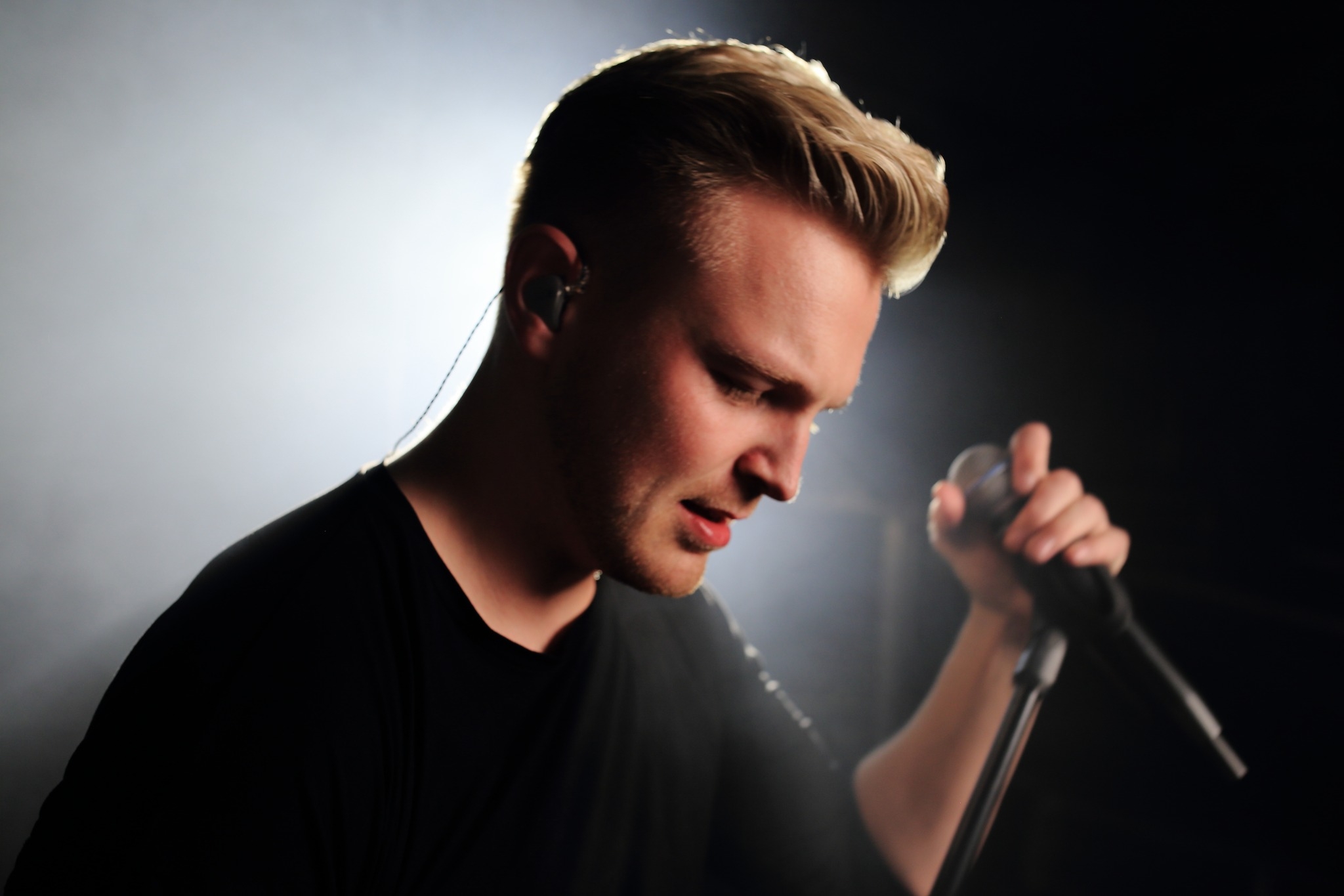 Lee Matthews – On The Right TRAX